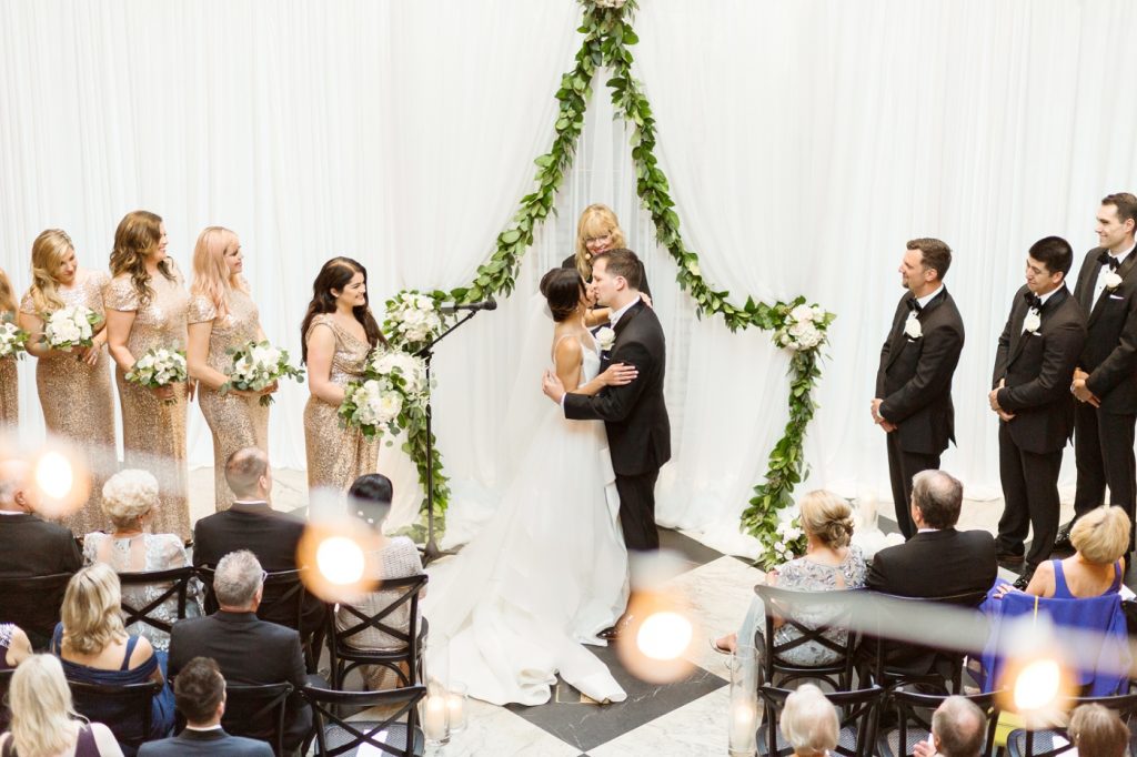 A New York Inspired Oxford Exchange Wedding - Kristen Weaver Photography