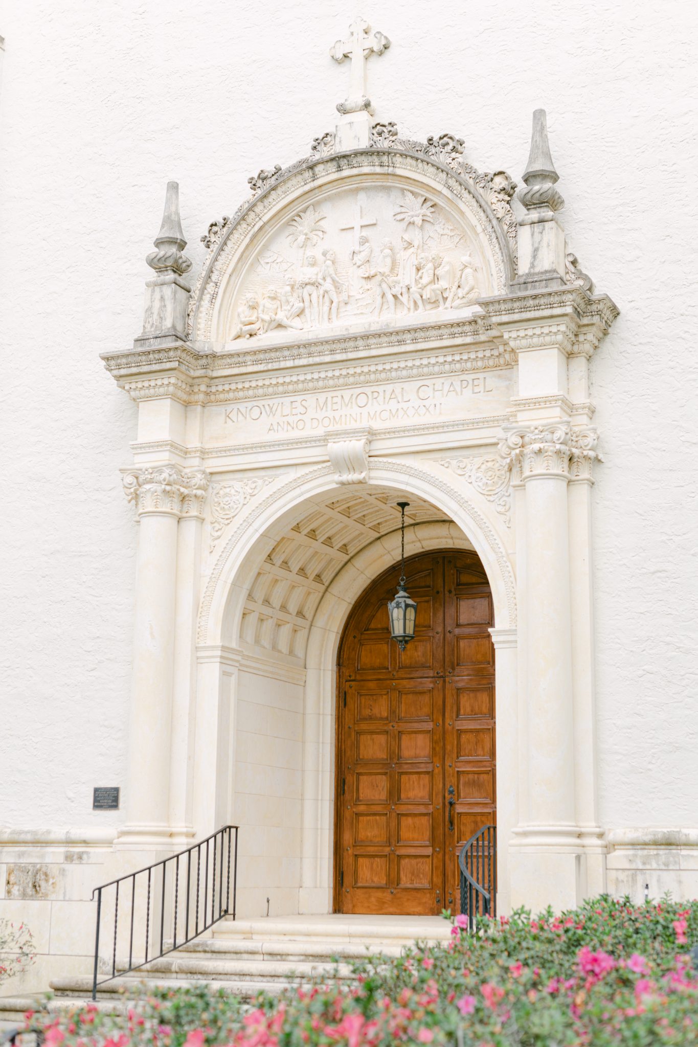 Modern Knowles Chapel and Alfond Inn wedding with classic warm details ...