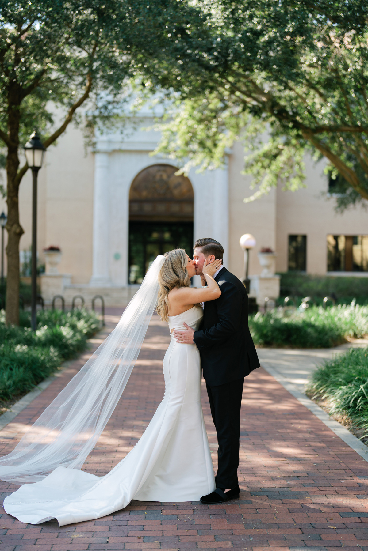 Classic Knowles Chapel Wedding at Rollins College - Kristen Weaver ...